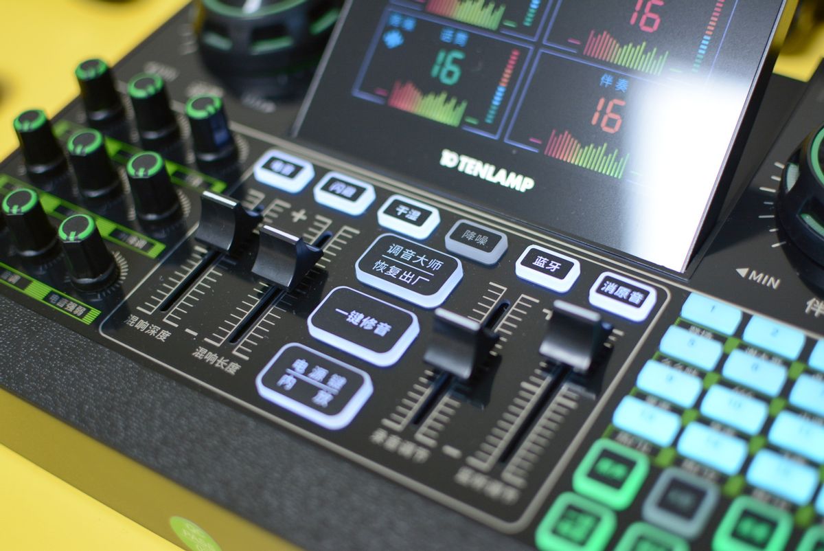 How about ten lights G10 sound card?The folding screen is professional ...