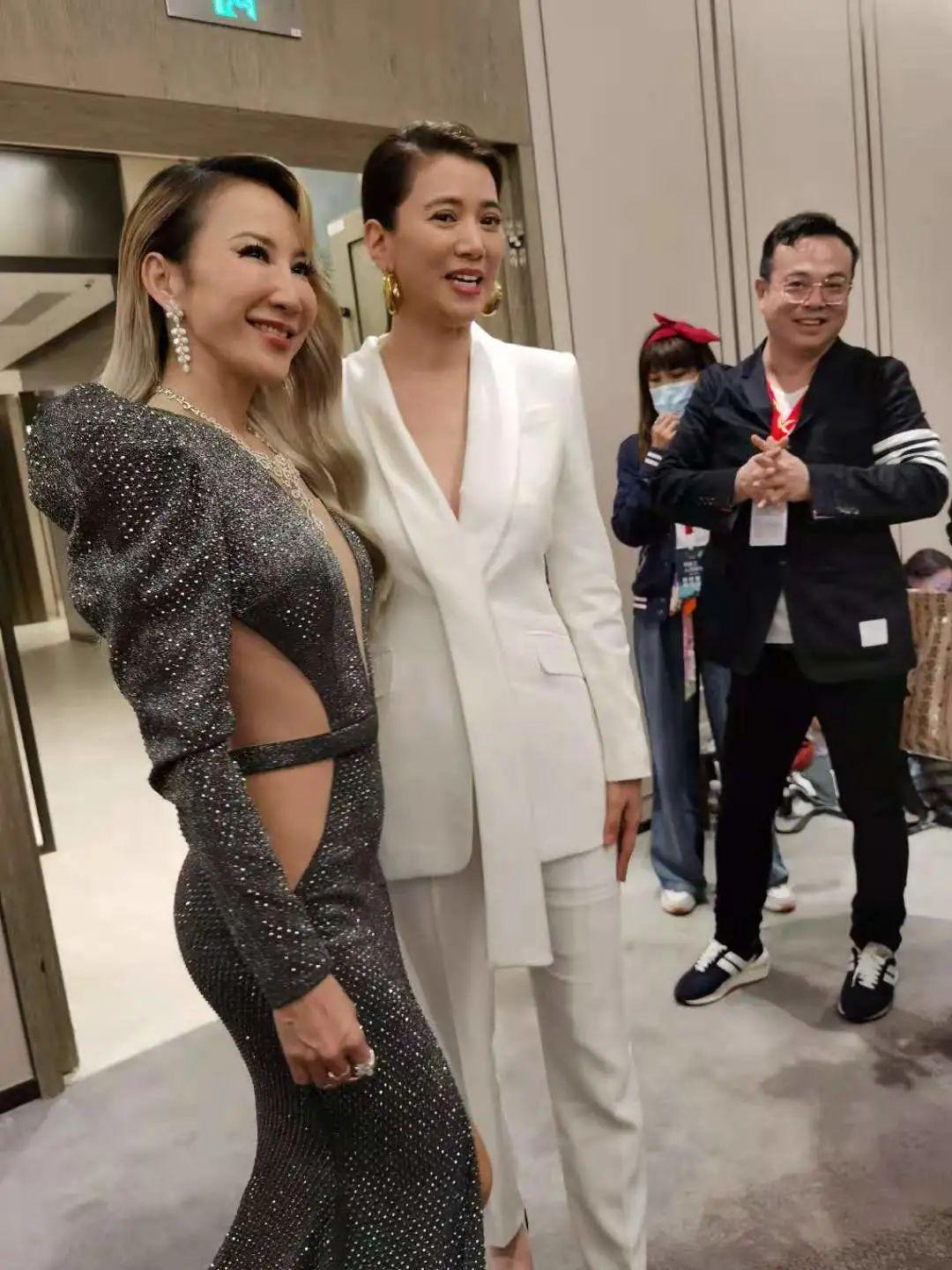 Coco Lee is 3 years younger than Anita Yuen but looks like a grandma ...