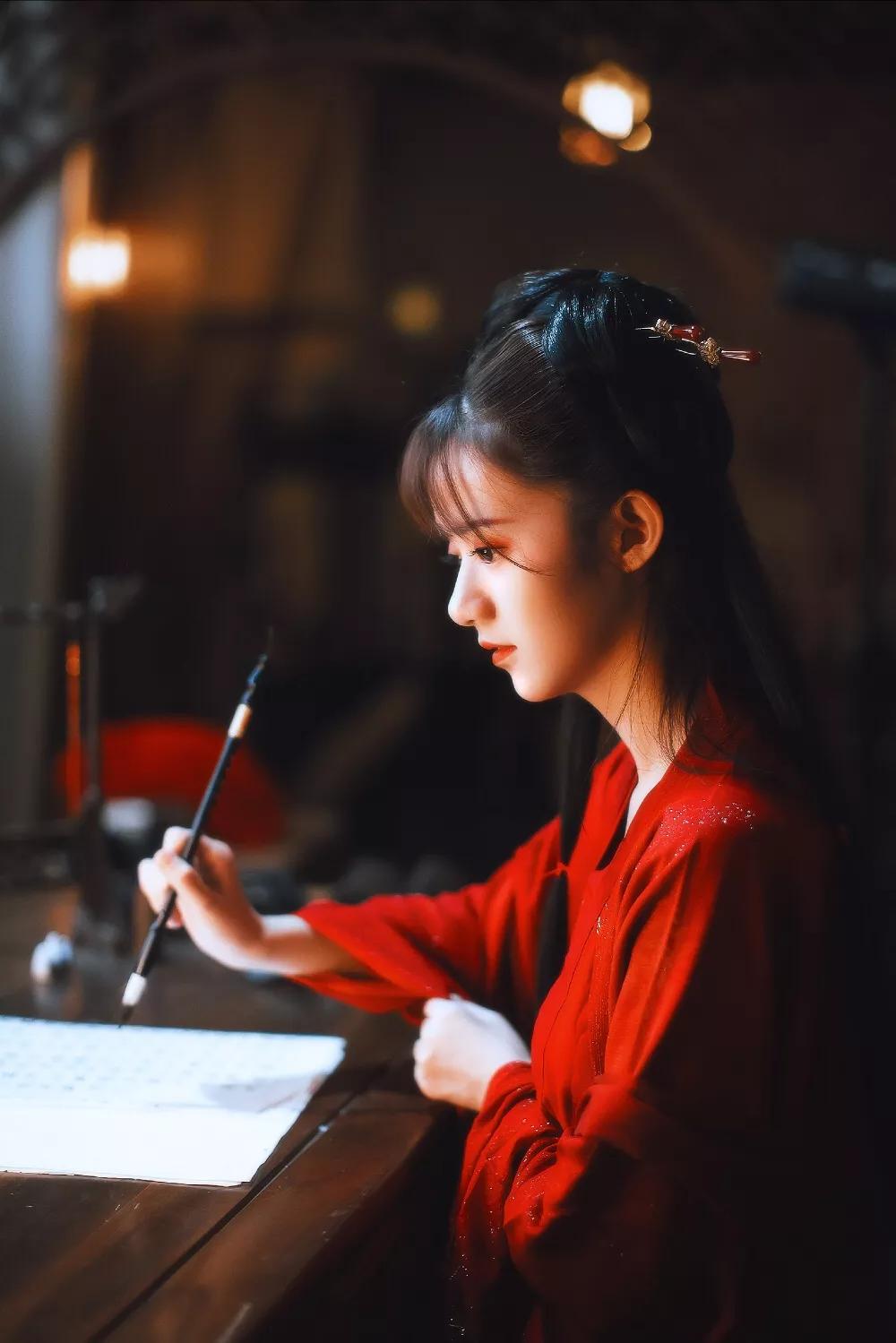 "Eternal Poetry Demon" Tan Yige - iNEWS