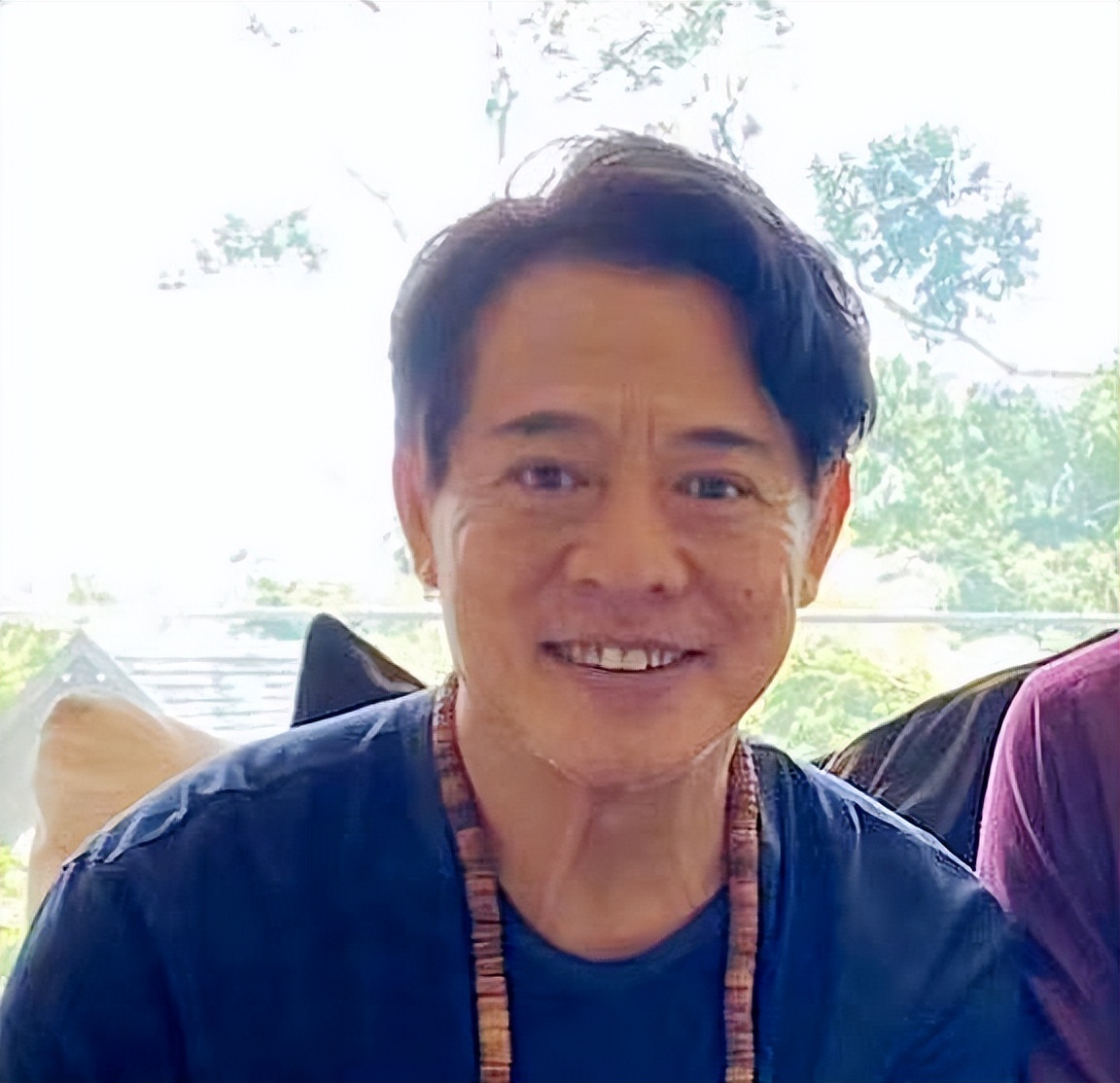 59-year-old Jet Li has an unobstructed frontal photo, with a gray beard ...