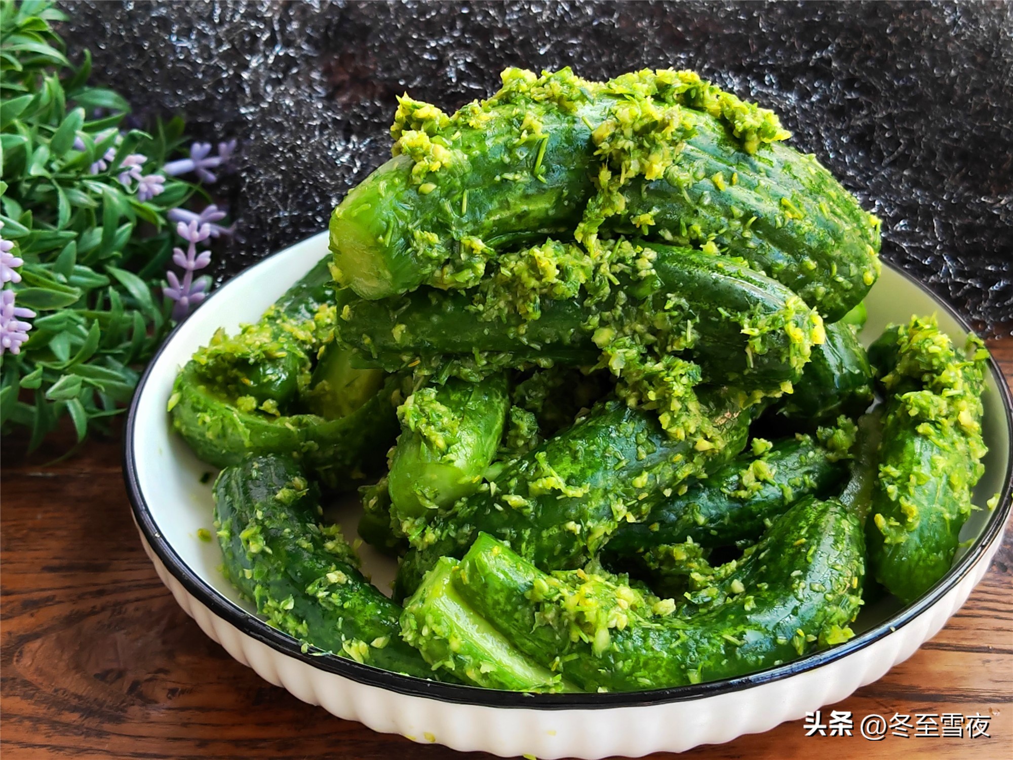 How to cook Northeast small cucumber leek flower pickles? Teach you how ...