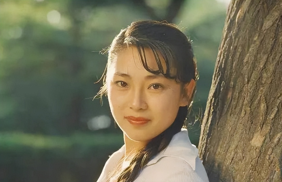 Jet Li posted a recent photo of his wife, 61-year-old Li Zhi is aging ...