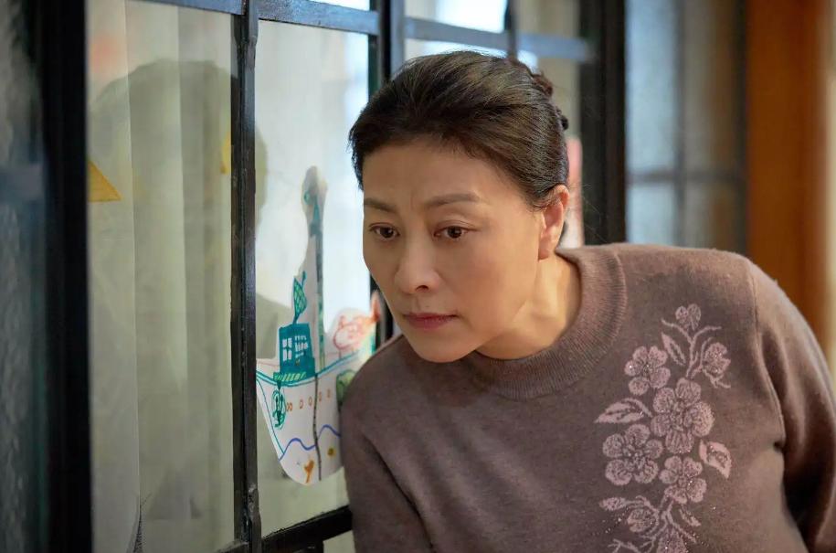 Divorced at the age of 28 and becoming a single mother, she suffered ...