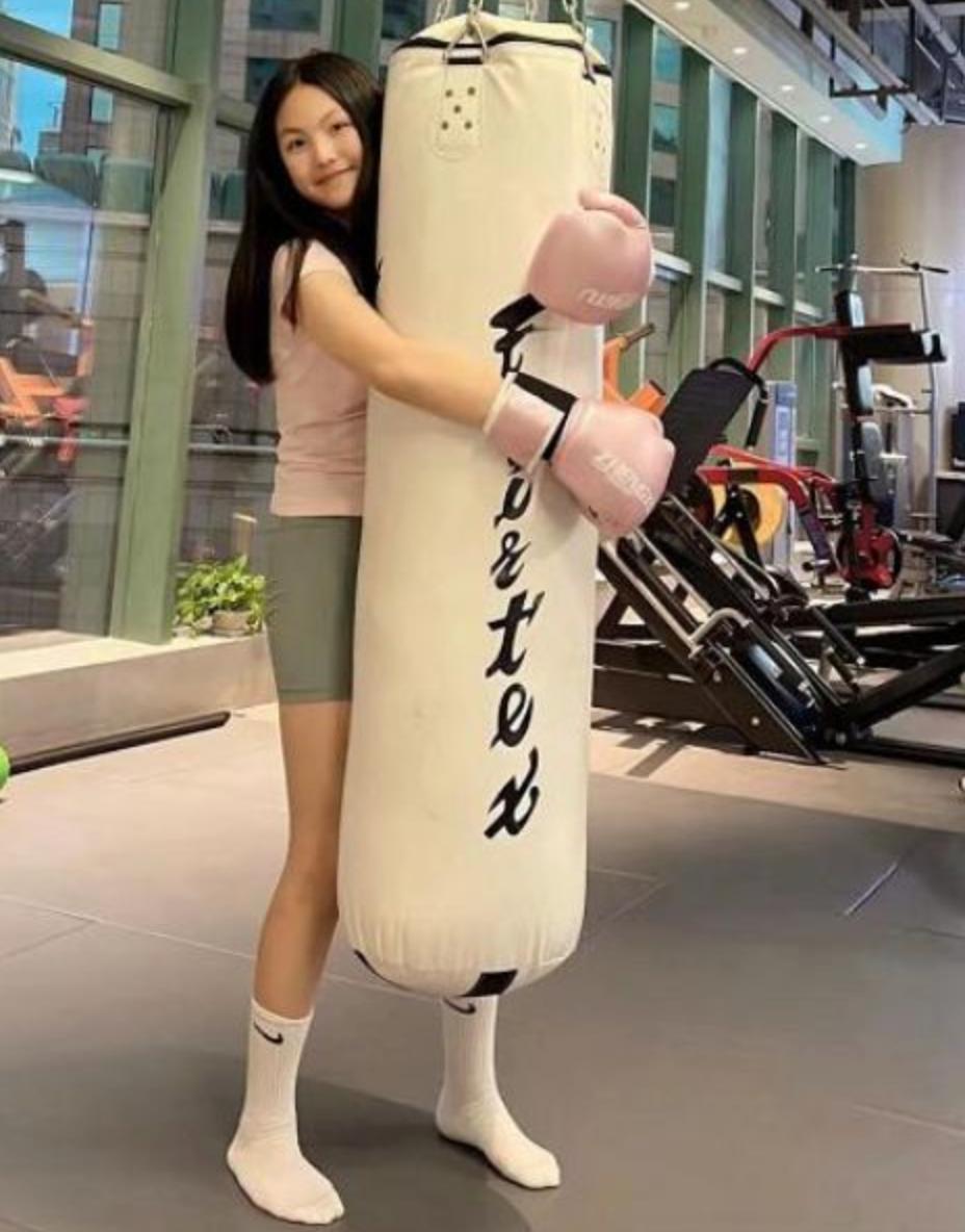 After Li Xiang divorced, she was in the same frame as her ex-husband ...