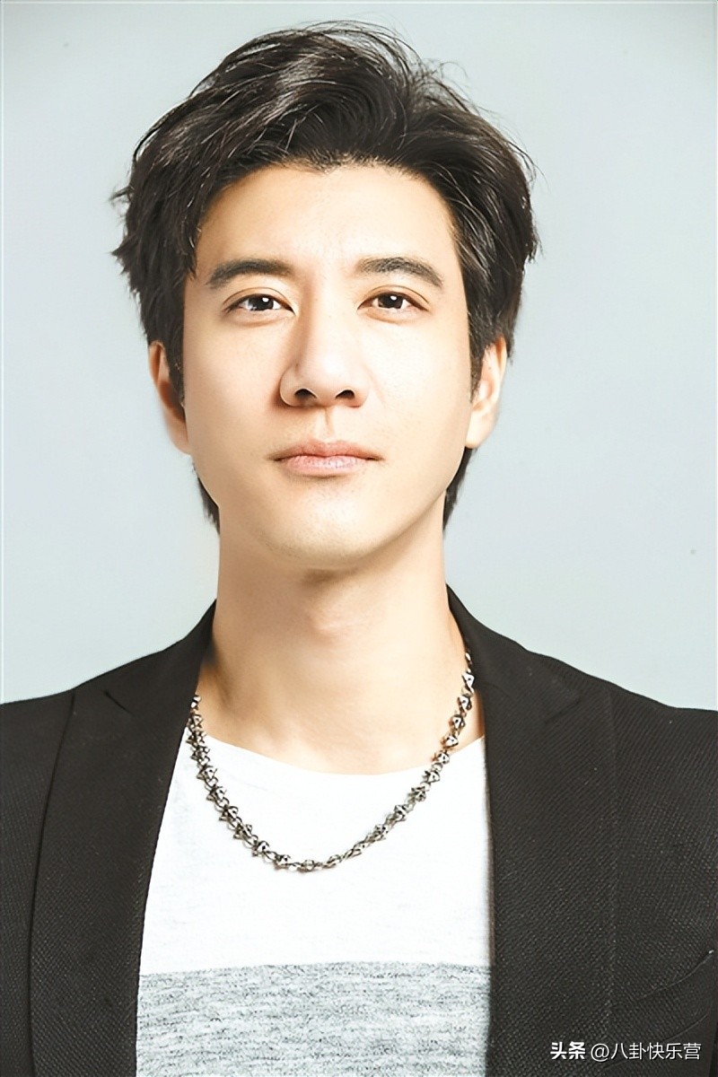 He Jiong, Wang Leehom, Li Yundi and other 8 stars walking with masks ...