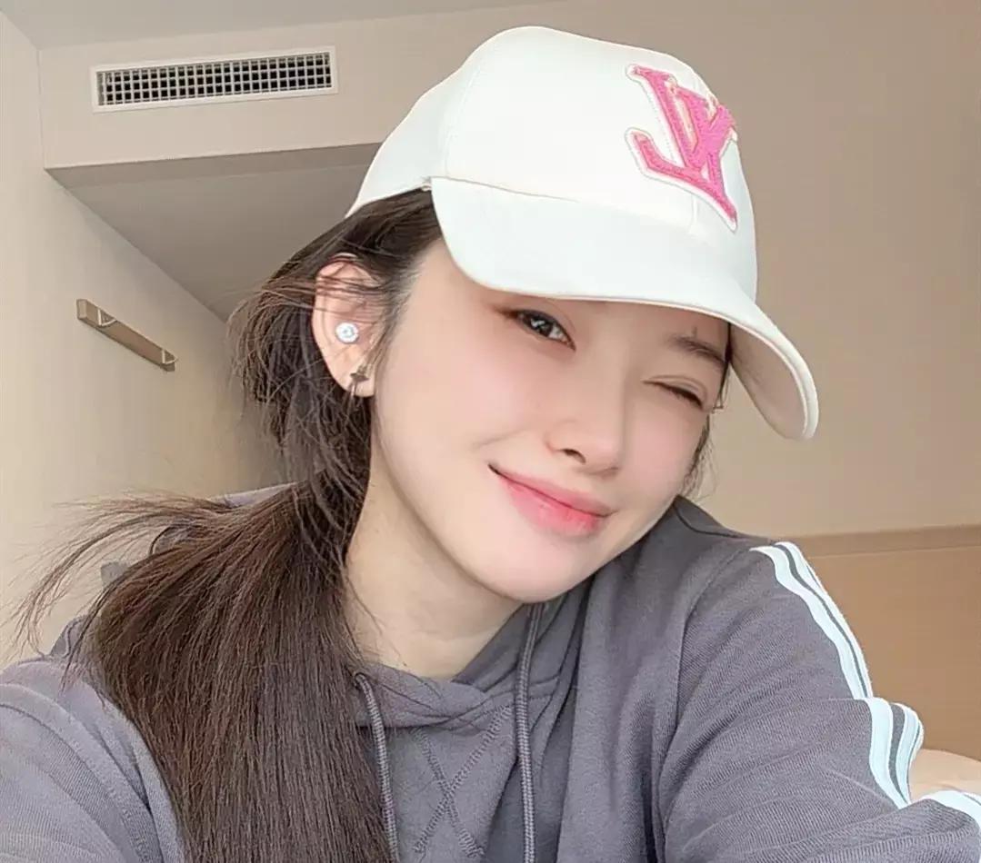 Hurdles goddess Wu Yanni posts beautiful photos, her ever-changing ...