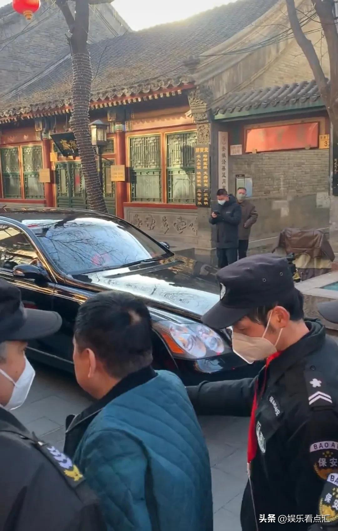 Feng Xiaogang attended the Fan Zeng Calligraphy and Painting Exhibition ...