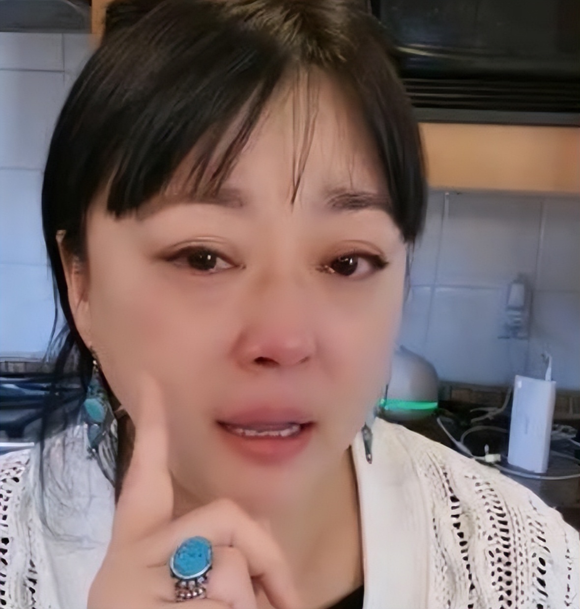 Actor Li Jingjing is suspected of posting about her 4-married husband. The two interacted ...