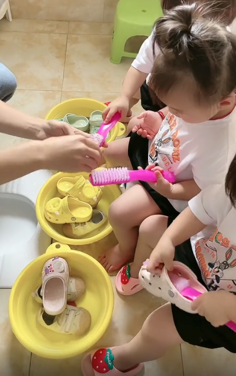 The three daughters of the Hu family: the "most harmonious" triplets on ...