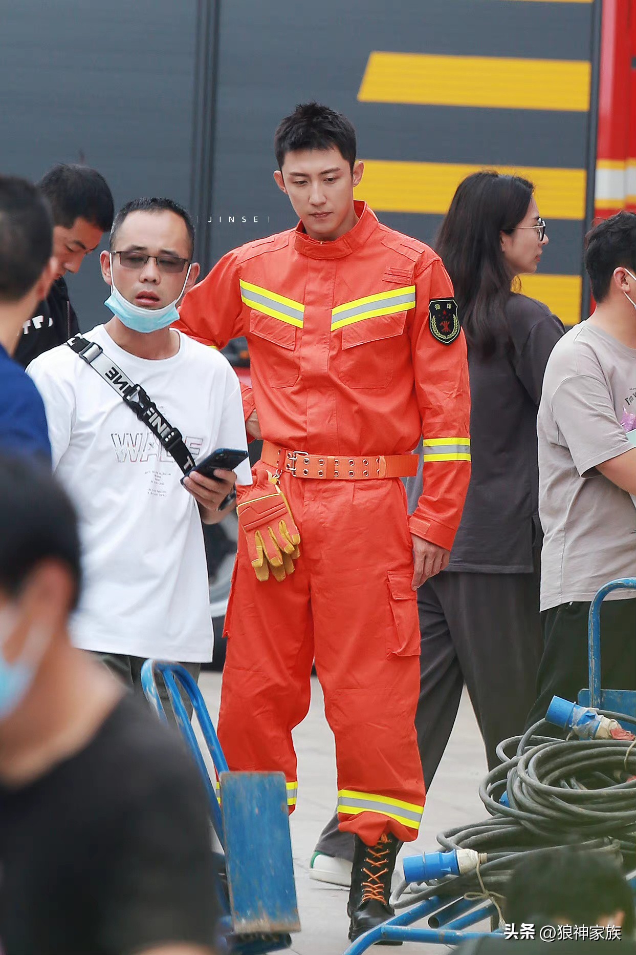 Huang Jingyu's new drama "He Came From the Fire" starts, with Zhang ...