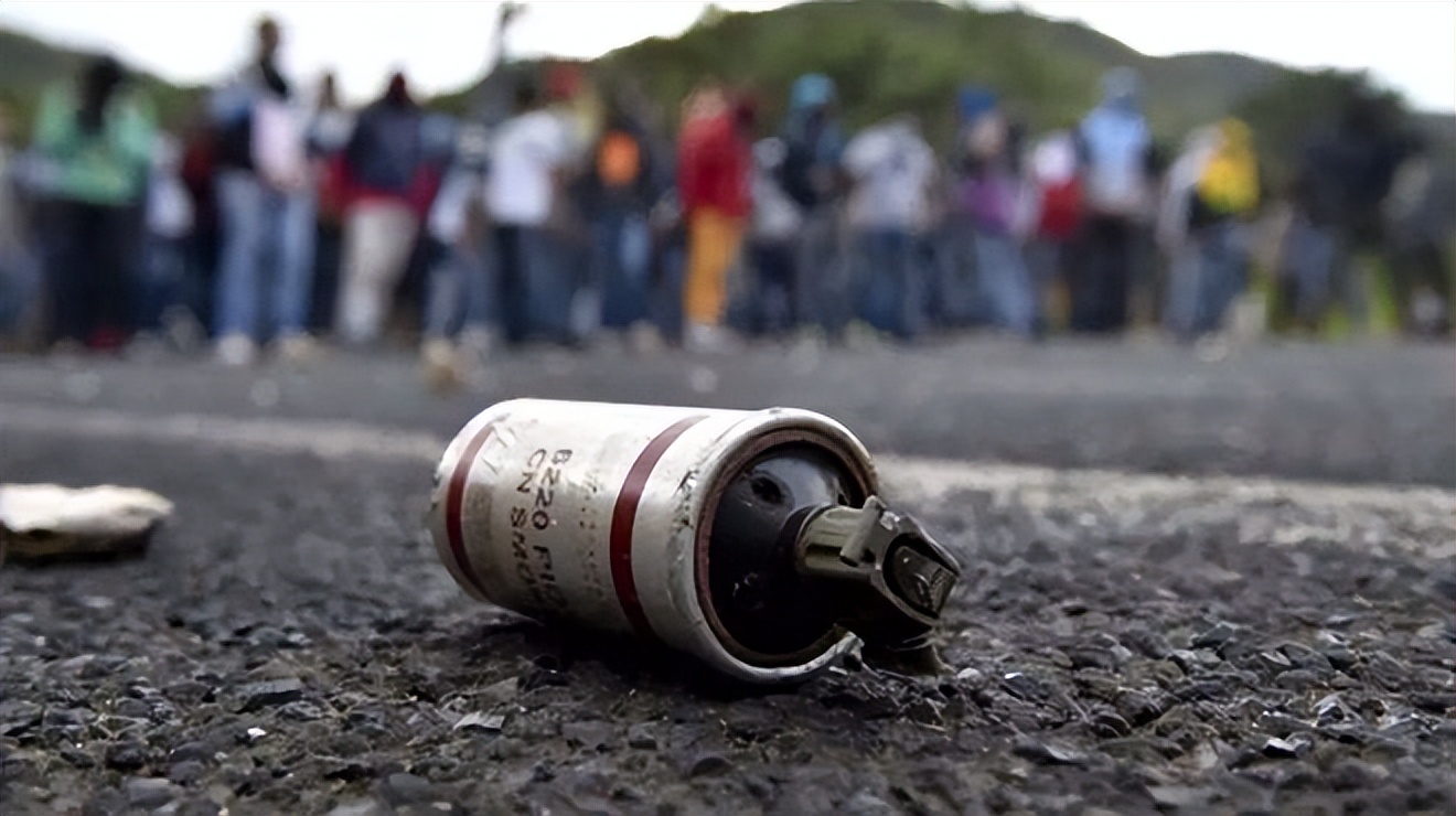 The Russian army used cluster munition saturation bombing to get rid of ...