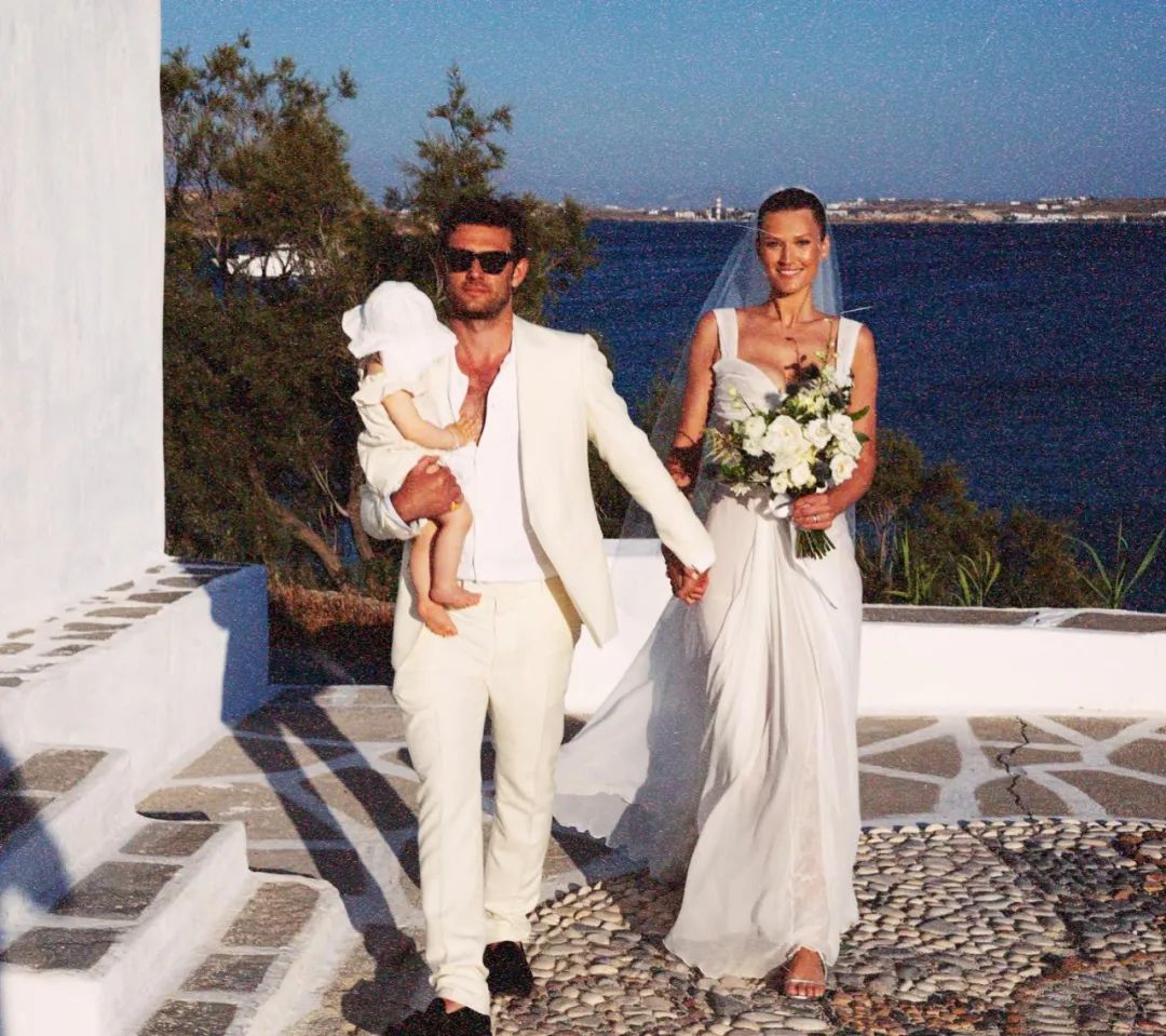 German supermodel Toni Gahn announces divorce after just nine months of ...