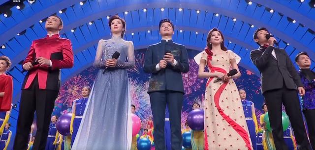 Zhang Xiaofei is on the hot search, Wan Qian is sassy and beautiful ...