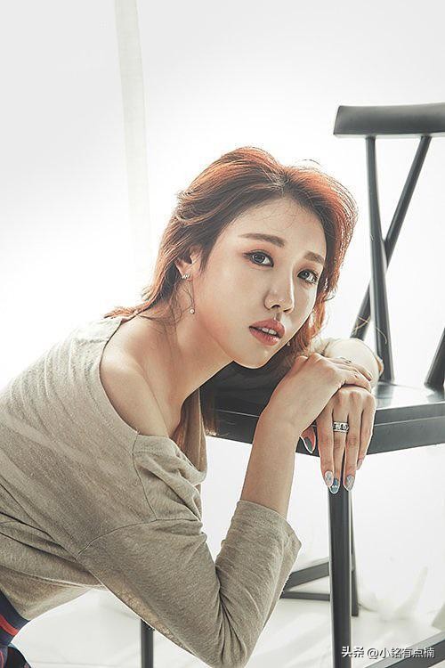 She has achieved excellent results in many fields, and she is famous ...