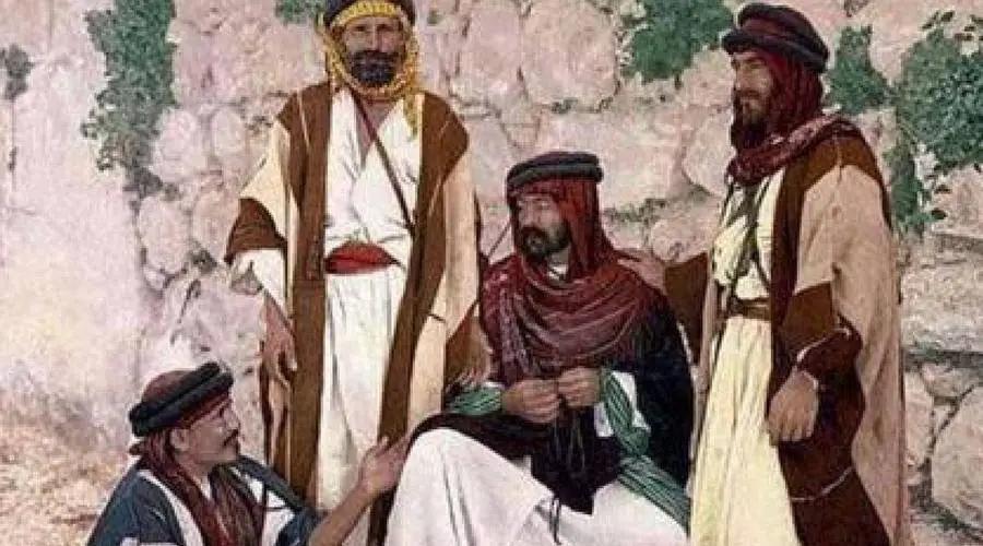 The History of the Rise and Fall of the Arab Empire: Early Alien ...