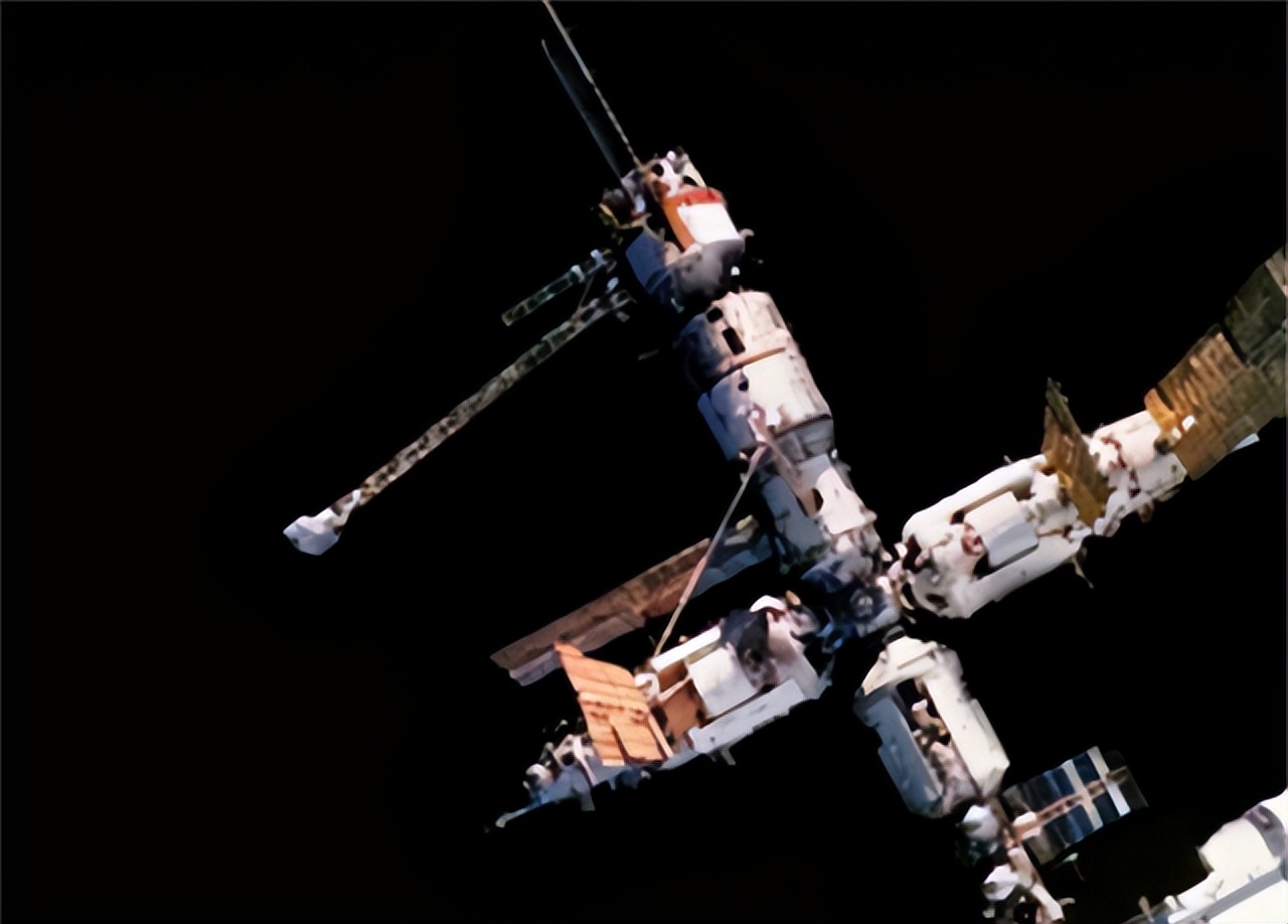 3 astronauts in the Soviet Union were directly exposed to space without ...