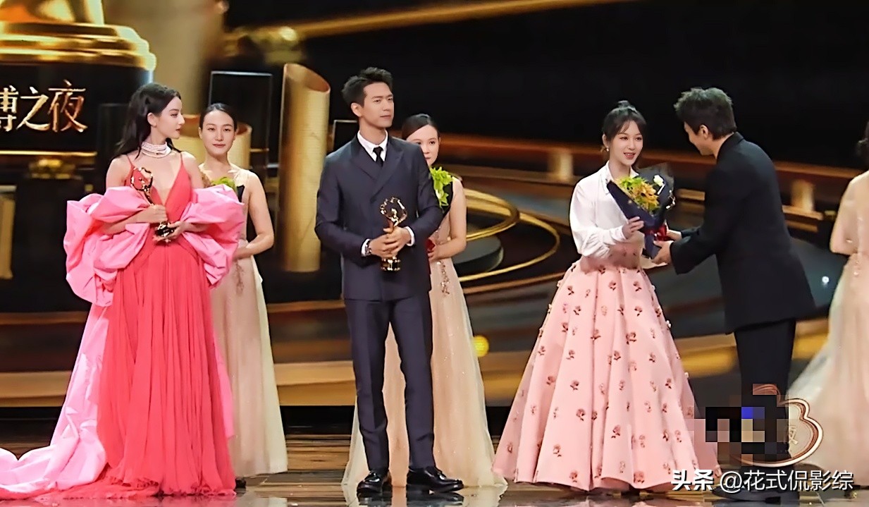 Weibo Night: Li Xian is supporting Di Lieba, is Yang Zi behind him ...