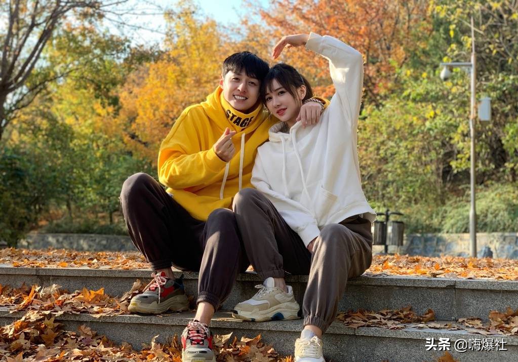 Hu Yunhao and Yang Xinying watched a movie hand in hand - iNEWS