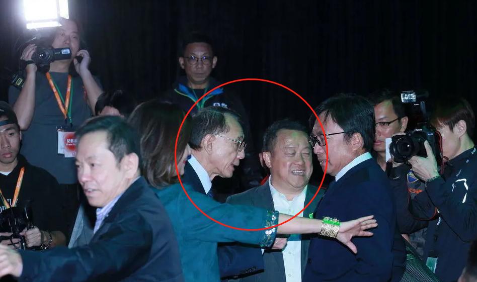 On Anita Mui's birthday in 2000, Zeng Zhiwei offended Yang Shoucheng with his "smelly mouth ...