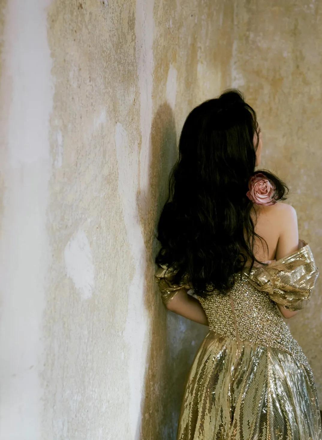 Zhao Liying released another blockbuster film, roses bloom under the ...