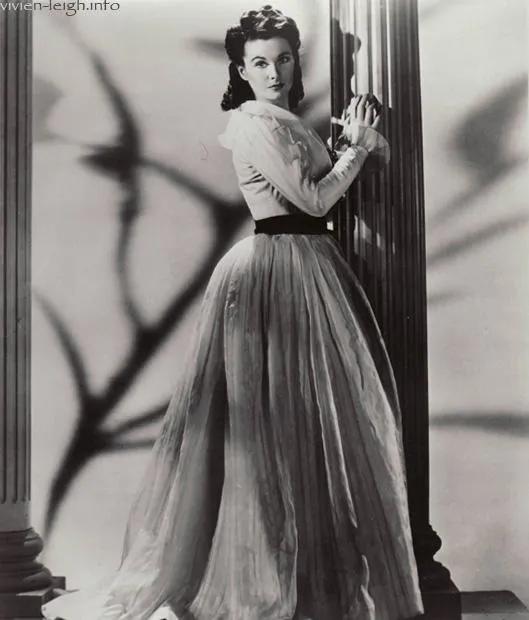 Appreciation of Mrs. Hamilton's costumes in the movie - iMedia