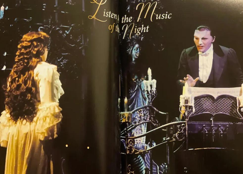 Brilliant! A glimpse of the stage design of "The Phantom of the Opera ...