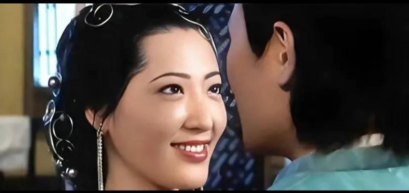 "Hong Kong's top Marie Claire" Yang Simin: Plays Barbie and surpasses ...