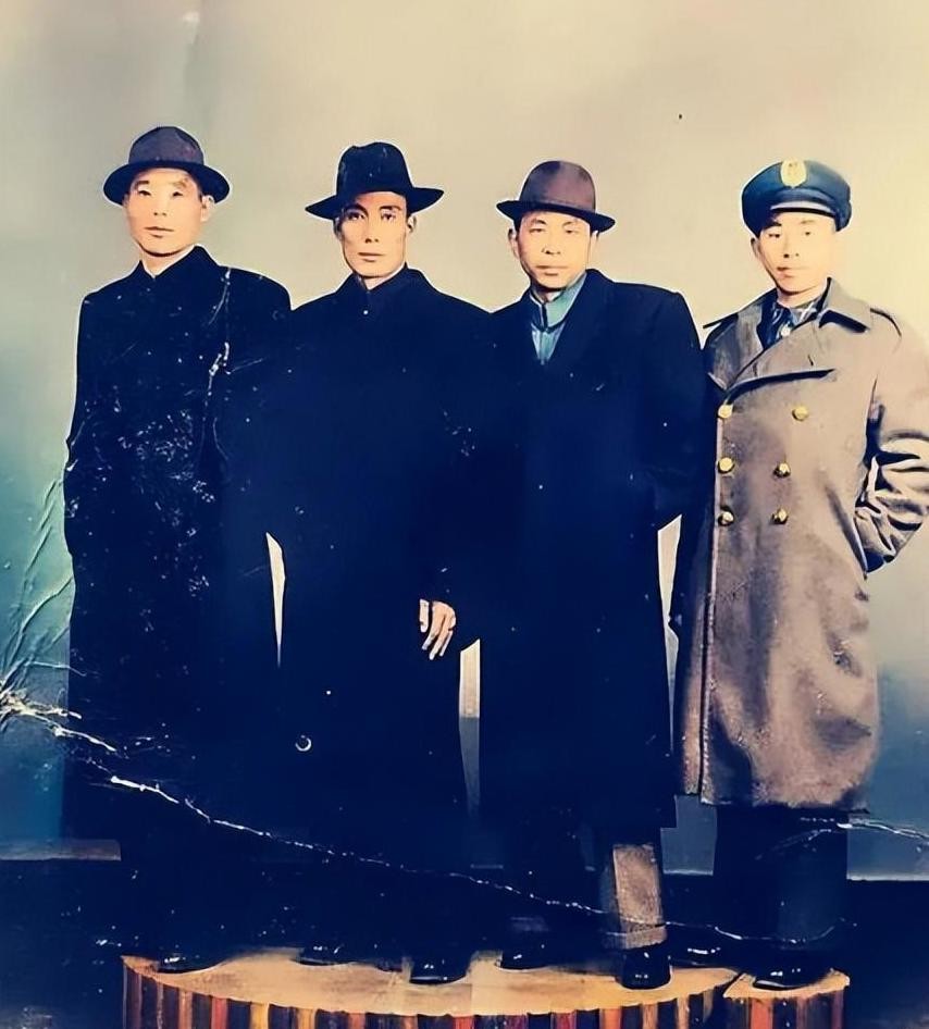 In 1956, Mao Renfeng was seriously ill. Chiang Ching-kuo sent two kinds ...