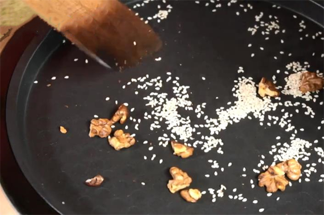 The authentic method of fried sugar cake, simple, delicious and easy to ...