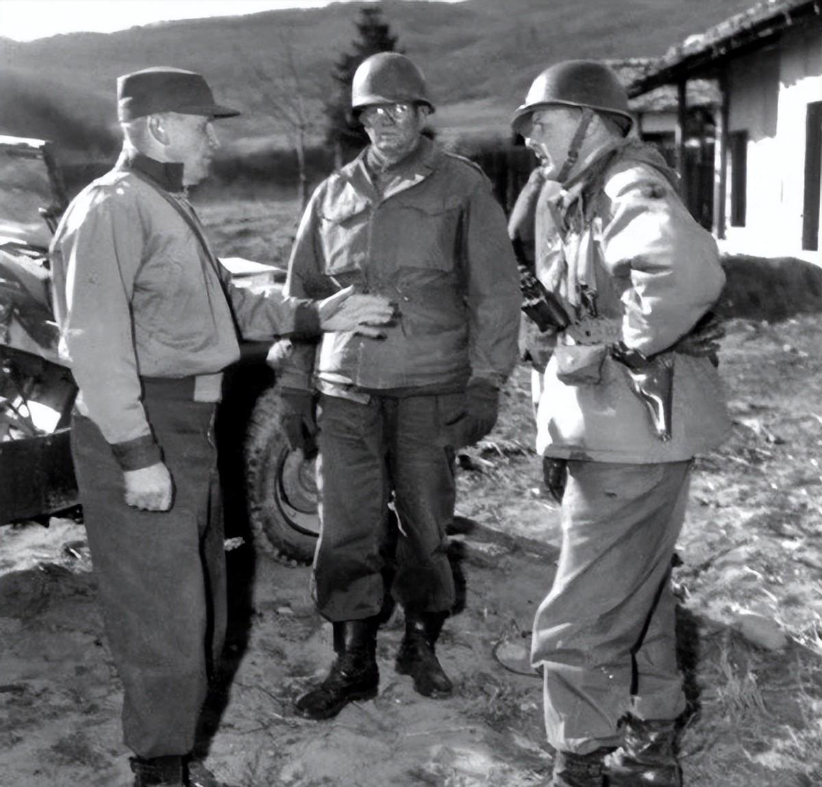 Smith, the commander of the First Marine Division, the most escaping ...