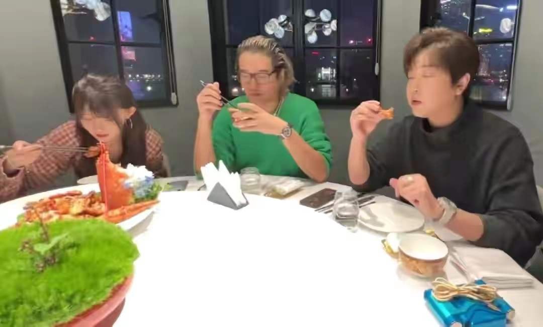 MR Baibing high-end restaurant invited to eat, but made the male fans ...