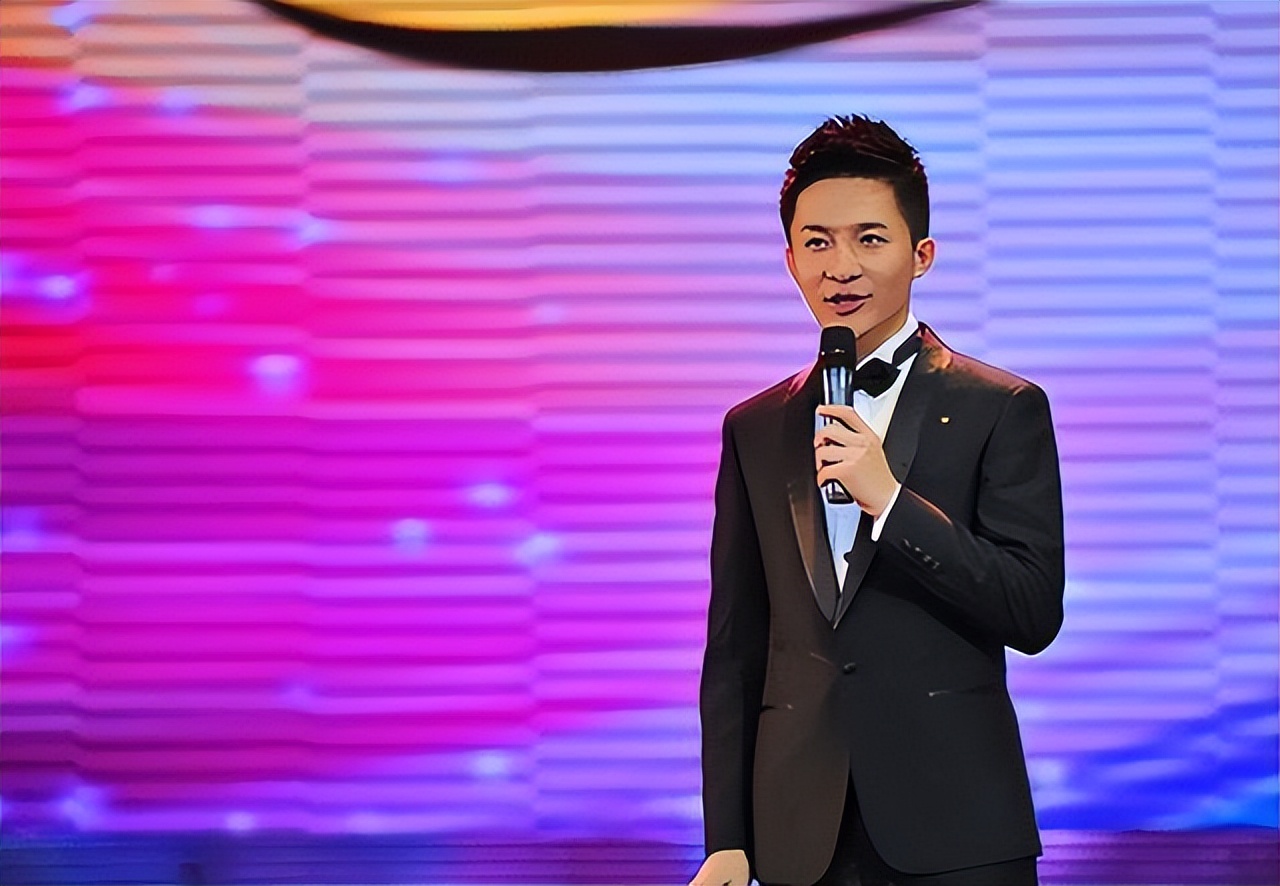 Bian Ce: Became a CCTV anchor at the age of 25, fell from the 8th floor ...