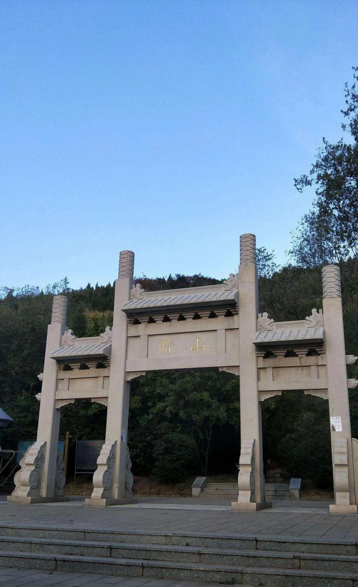 Lashan Mountain was originally called Lieshan Mountain, but Emperor ...