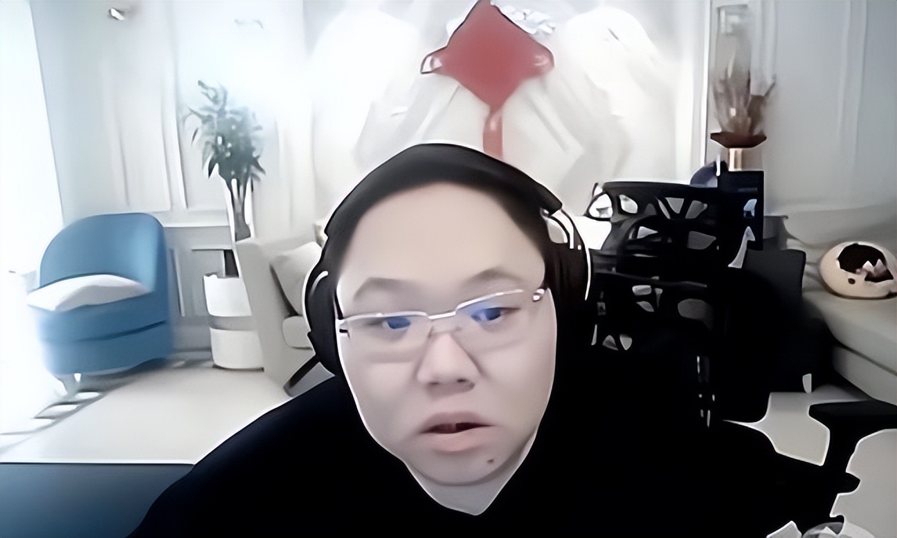 LOL: PDD is angry, and was warned by the super tube just after playing the standing horse. PDD ...