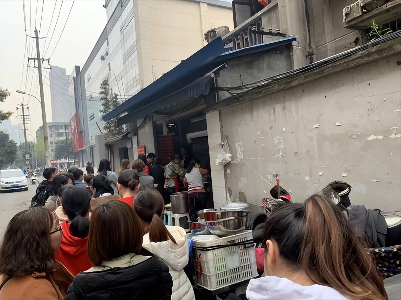 Queue for 3 hours before you can have a bite of authentic Chengdu flavor. This maocai is cheaper ...