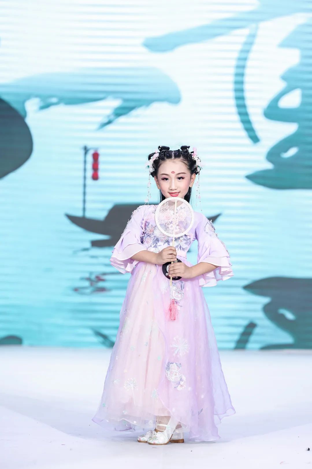 The most popular little supermodel - Gao Hanxi "Get out of my self ...