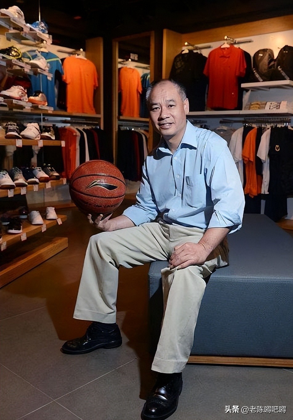 The 60-year-old Li Ning's mansion hosted a banquet for many celebrities ...