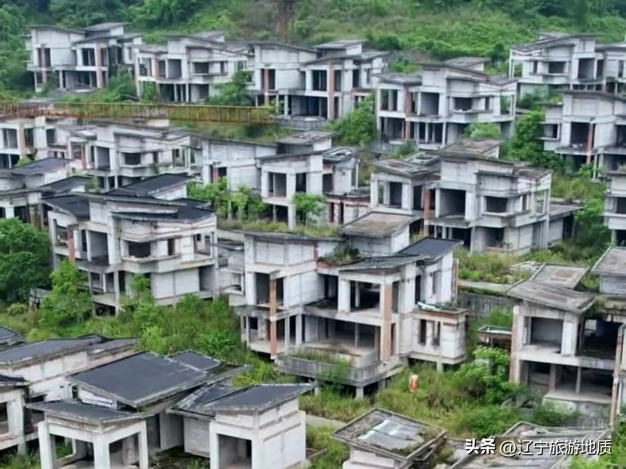 Chongqing's "Aesthetics of Ruins": Has this abandoned villa complex ...