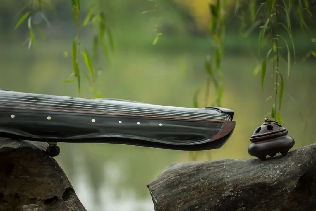 What is the "unity of man and nature" in the Guqin shape?》 - iMedia