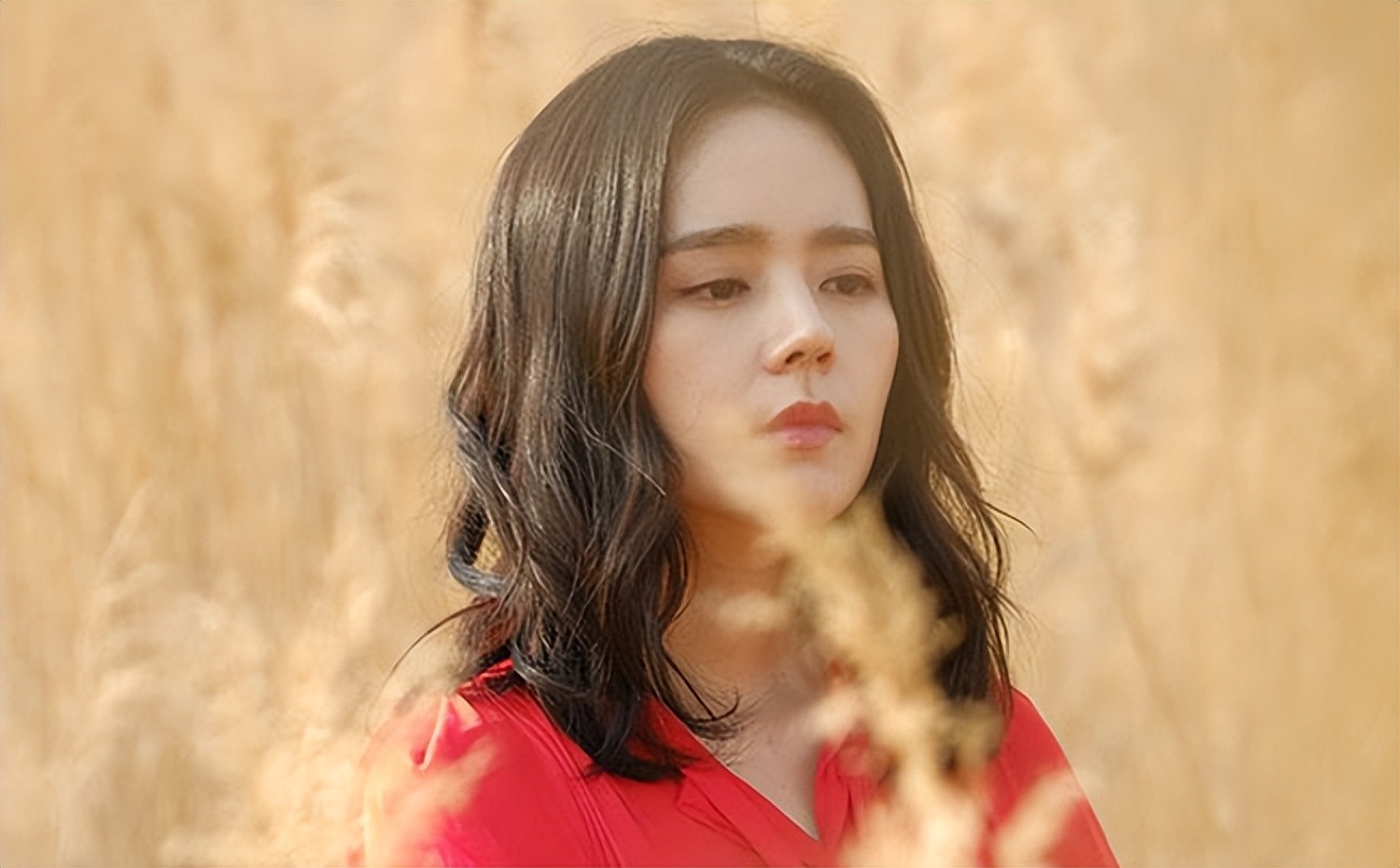 Han Jiaren is as delicate as a doll. She has been in love with her rich ...