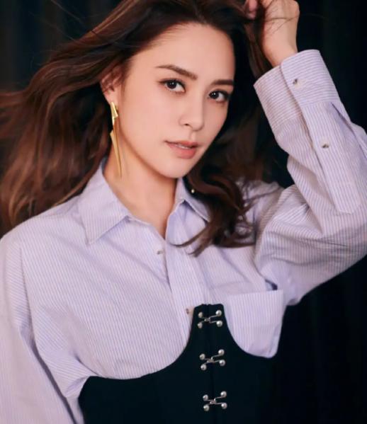 Gillian gave birth to a new family, the picture of Qin Fen with his son ...