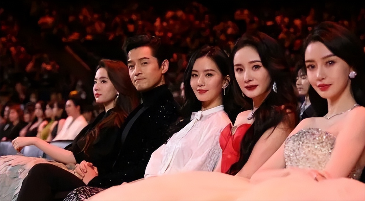 Offended the organizer? Tang Yan was late at Weibo night and was ...