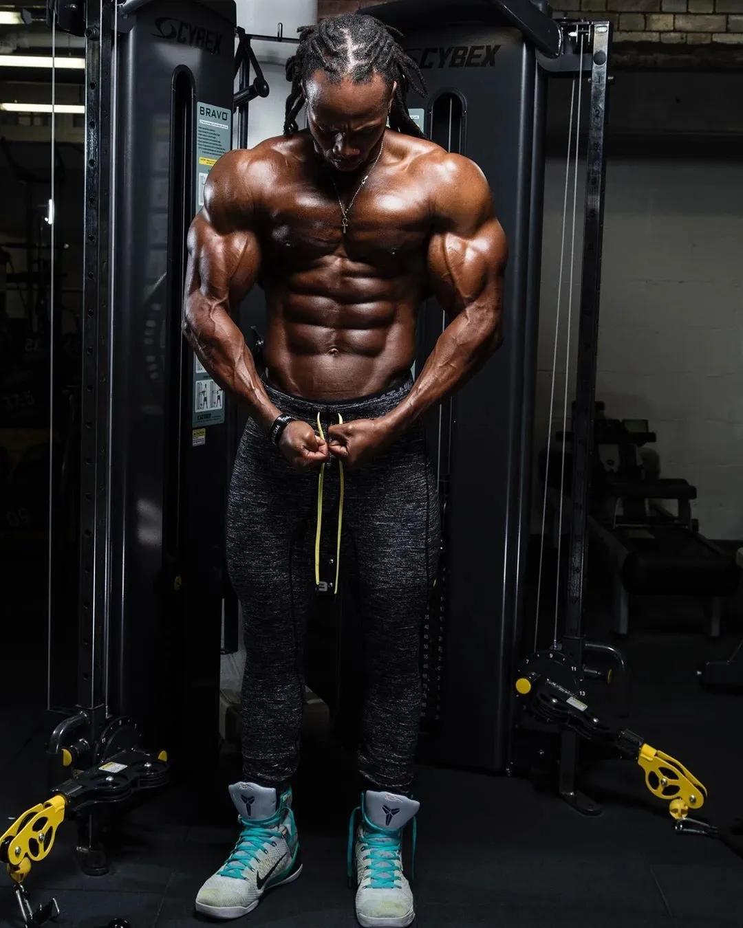 I really admire this kind of black fitness guy, he is so handsome, if ...