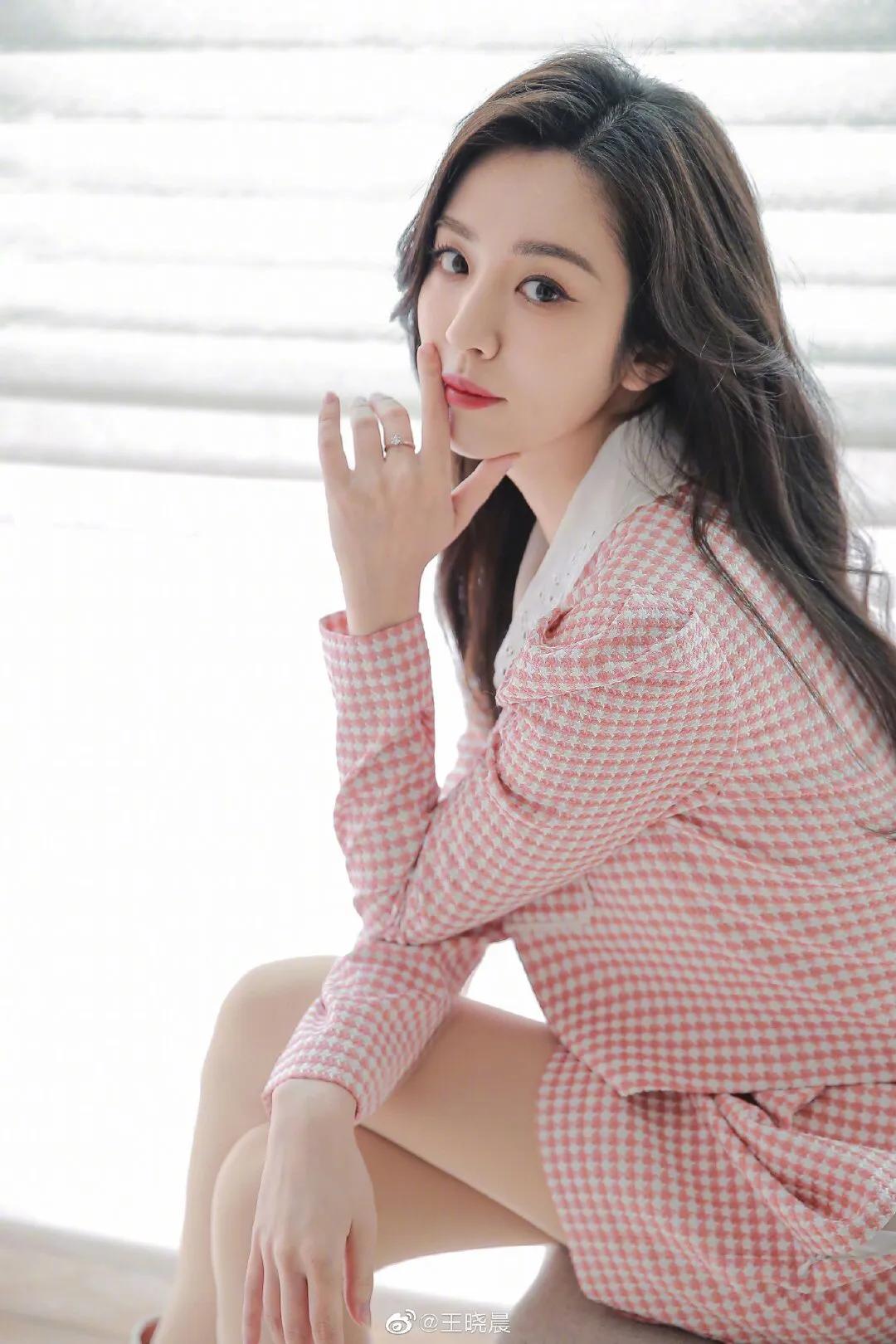 Wang Xiaochen attended the event, young and beautiful, and her ...