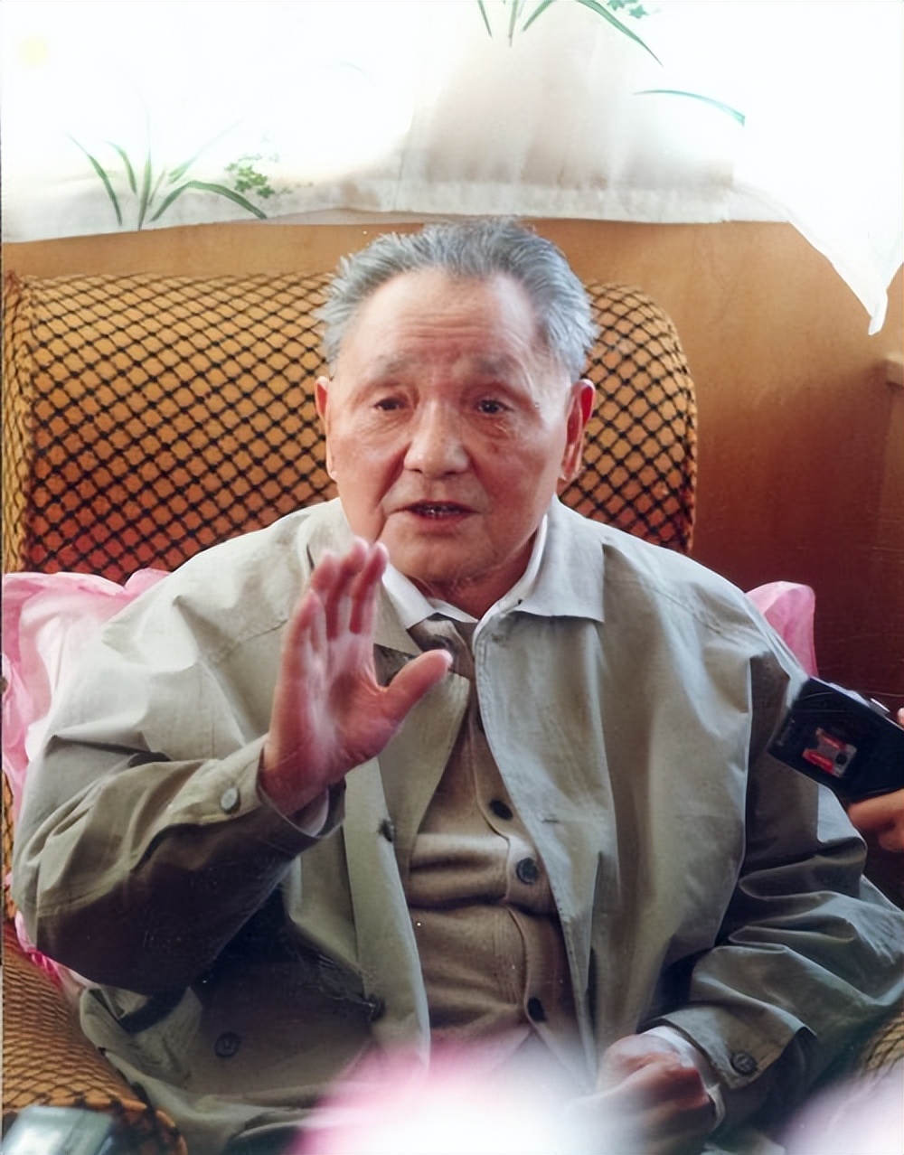 The Mystery of Deng Gong's Successor: Uncovering the Reason Behind His ...