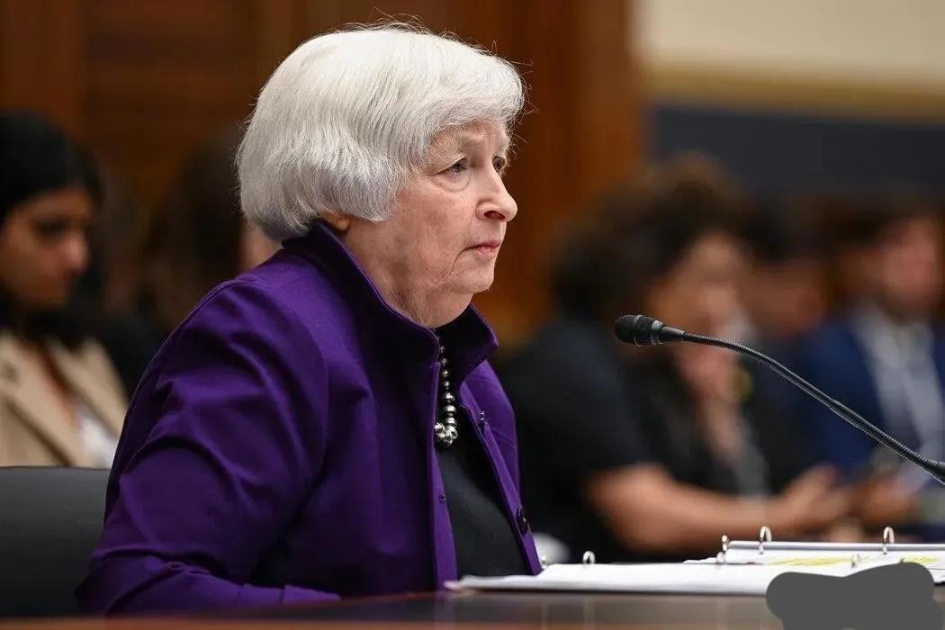 Yellen was all smiles when she picked up the plane, and now she shows ...