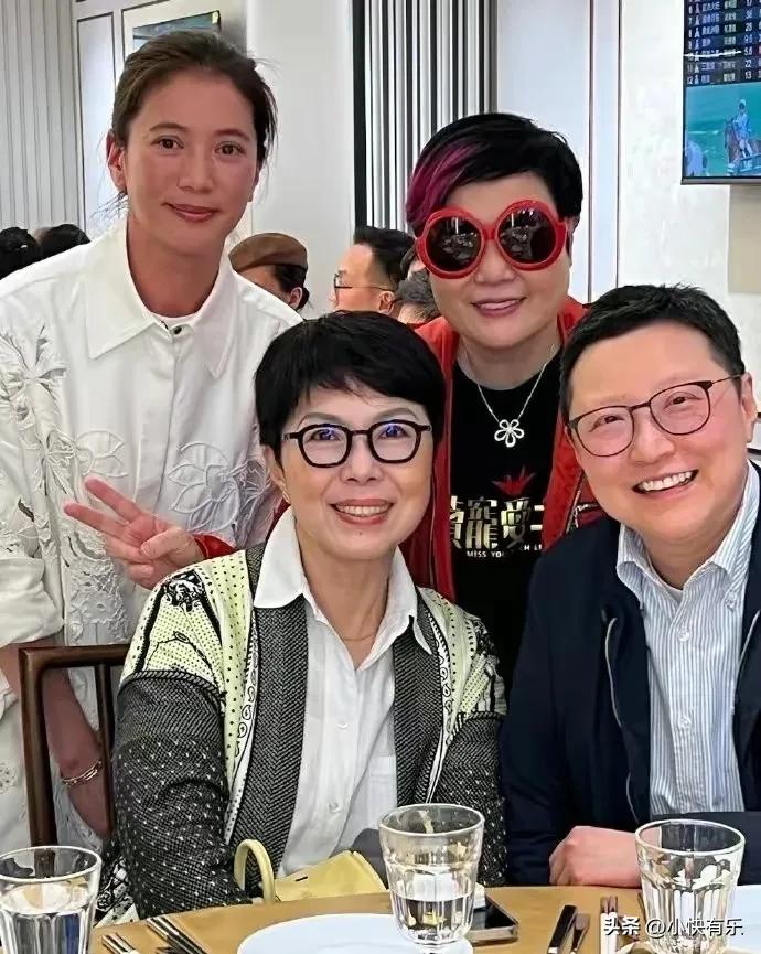 Guan Juying and her same-sex couple are in the same frame again! Loving ...