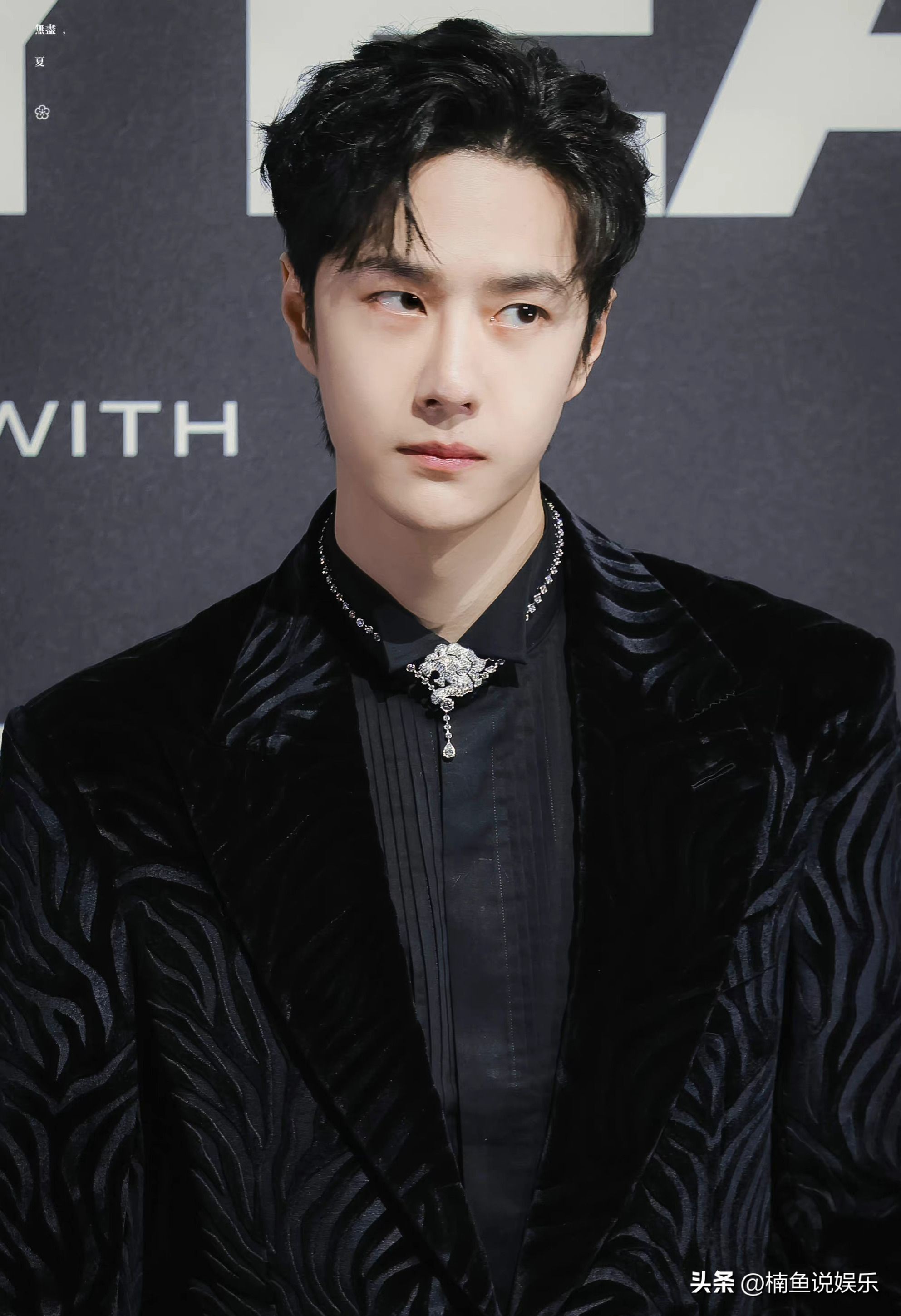 How handsome is Wang Yibo with a height of 1 meter and 80 heads?Wearing ...