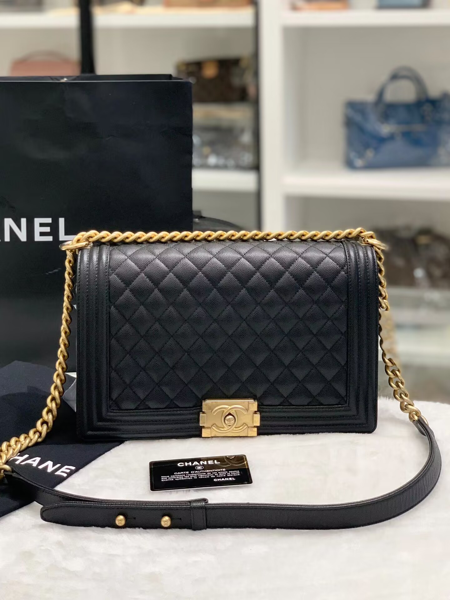 Chanel Chanel Black Gold Lychee Wine Shoulder Bag - iNEWS