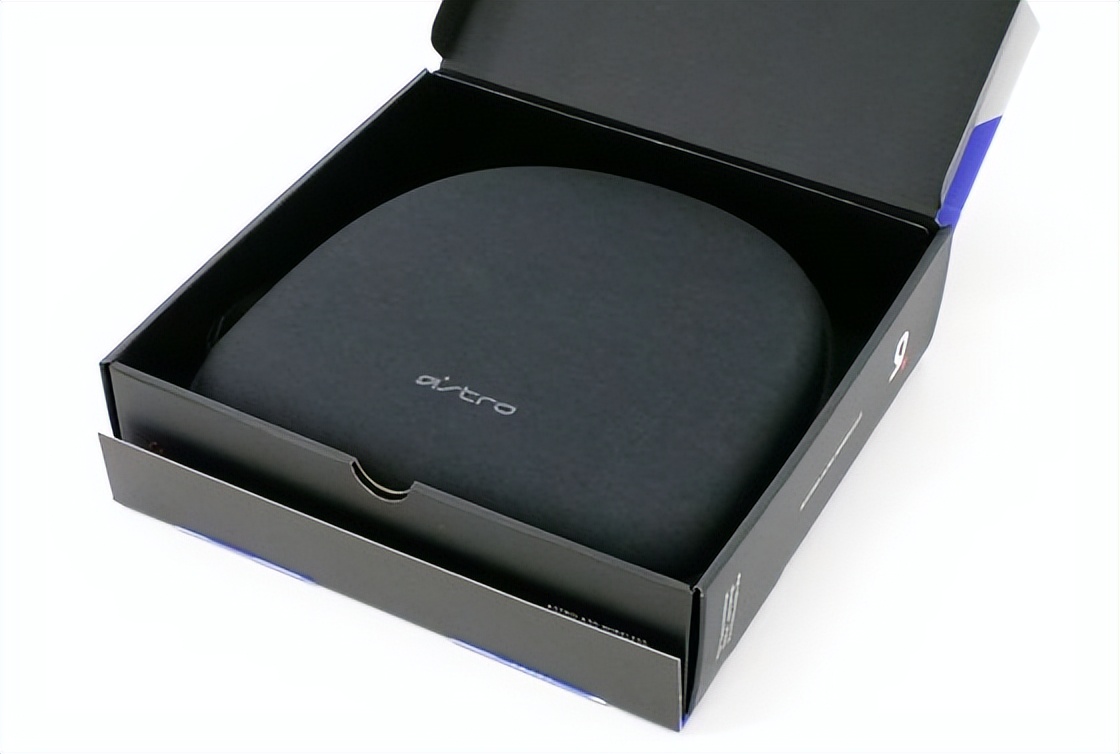 "Logitech G ASTRO A30" wireless gaming headset out of the box - iNEWS